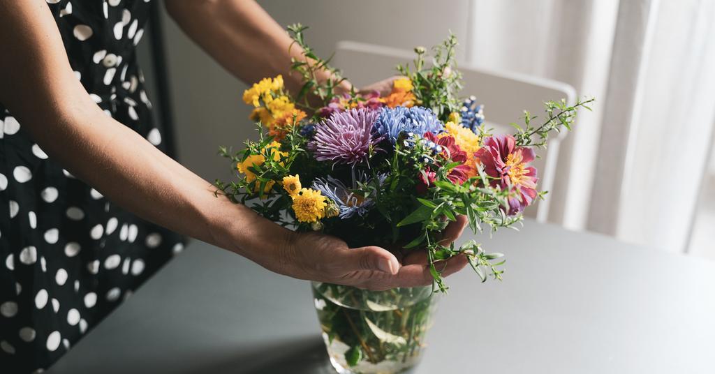 A Step-by-Step Guide to Pressing Flowers for Framing