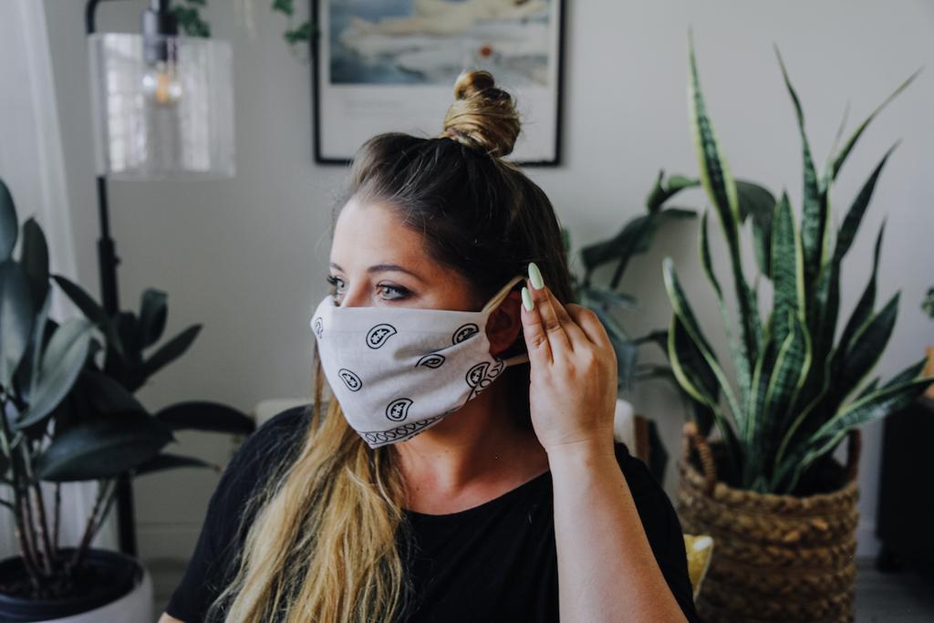 How to Make a No-Sew Face Mask Without a Sewing Machine