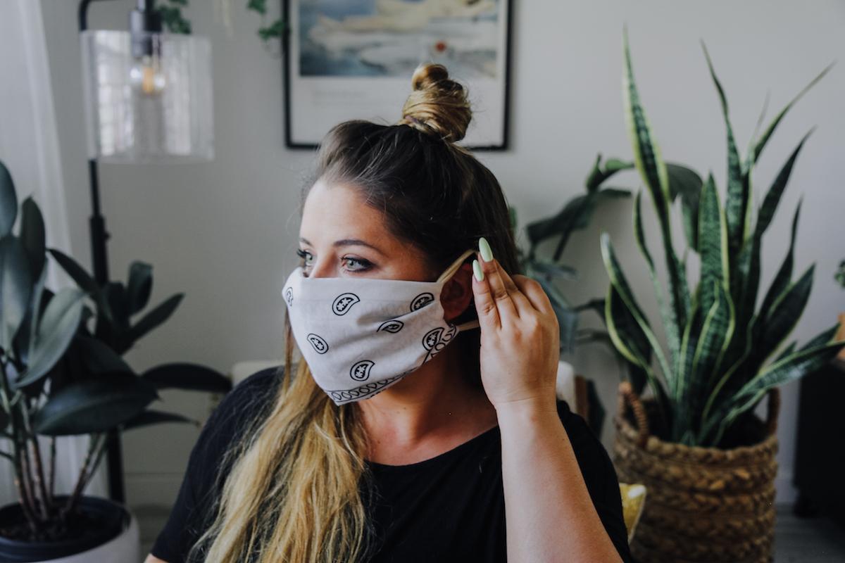 How to Make a No-Sew Face Mask Without a Sewing Machine