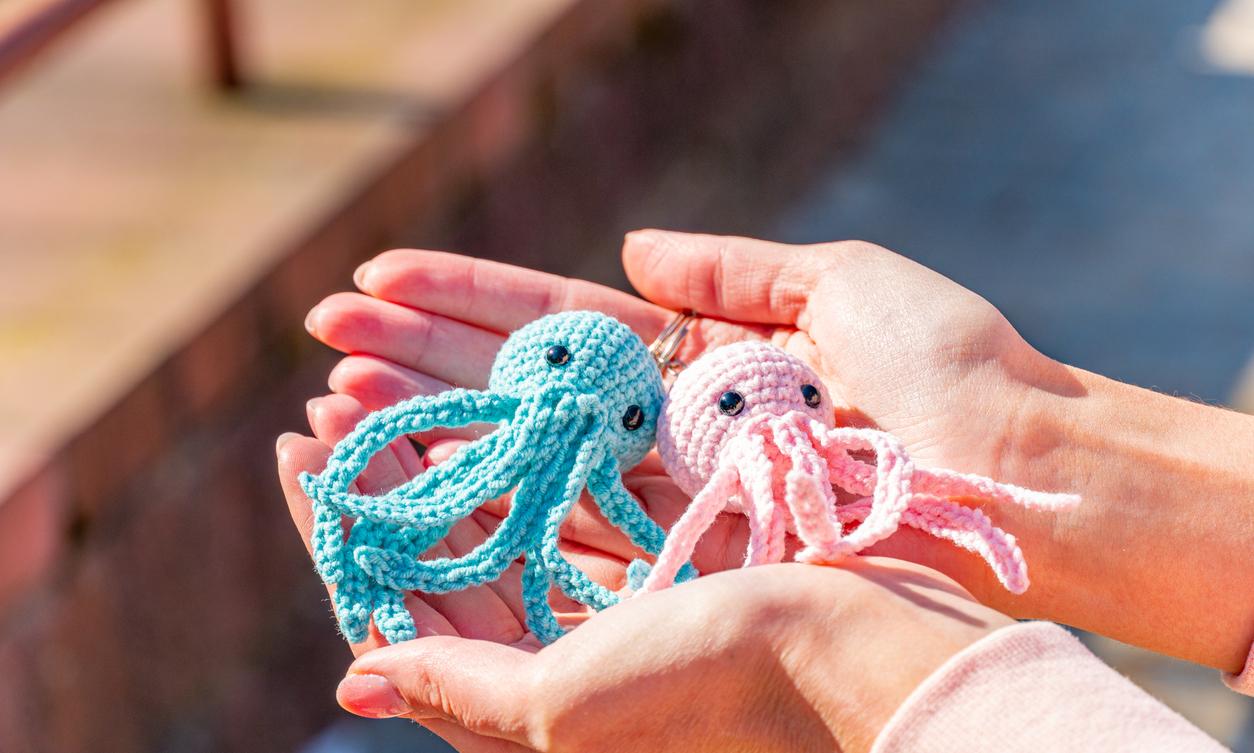 10 Beginner Crochet Projects, From Bookmarks to Daisies