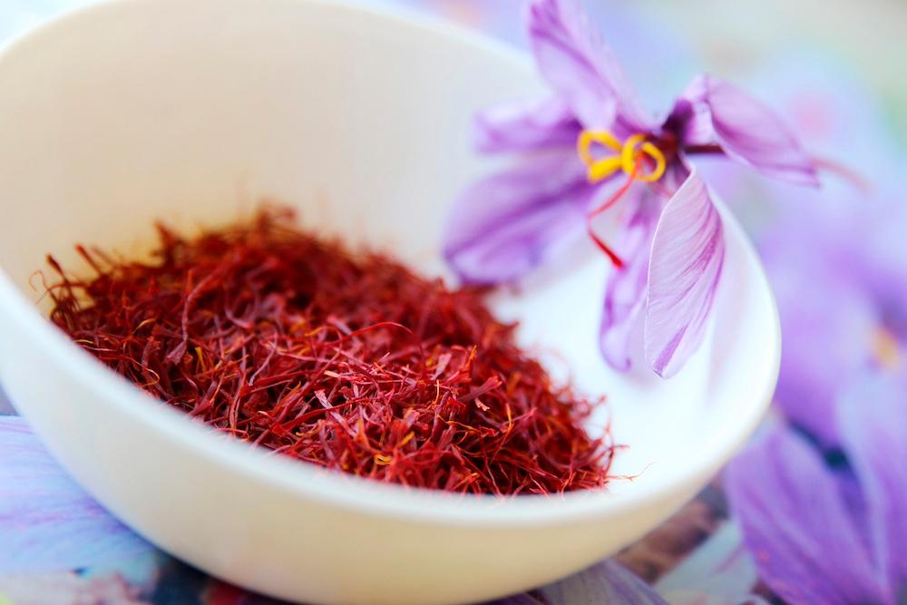 What Does Saffron Taste Like? Try This Unique Flavor Today