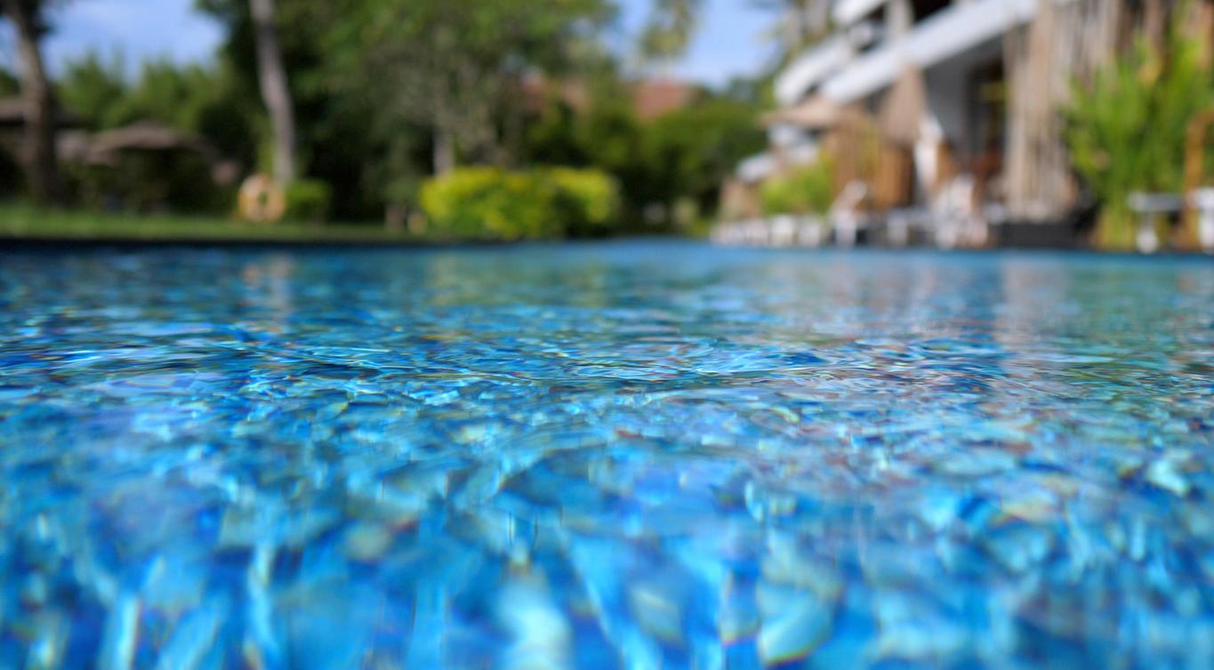 Saltwater Pool vs. Chlorine: Which Is Better? Details Here