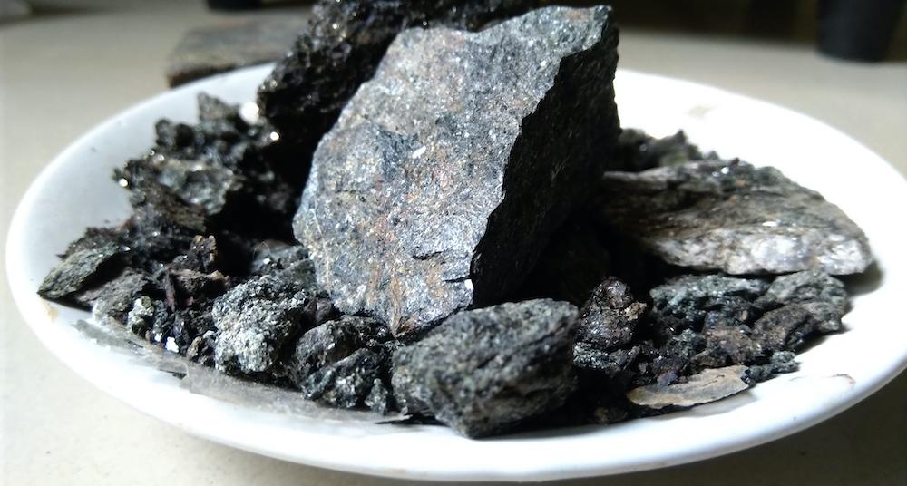 Shilajit's Benefits for Women: Preliminary Studies Suggest Health Gains