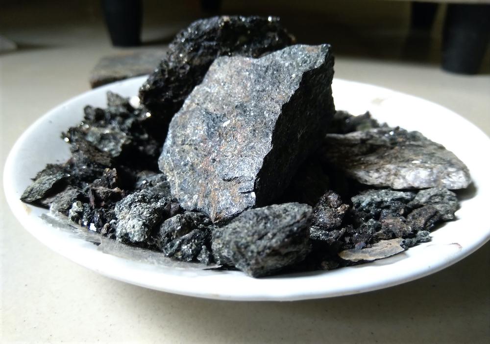 Shilajit's Benefits for Women: Preliminary Studies Suggest Health Gains