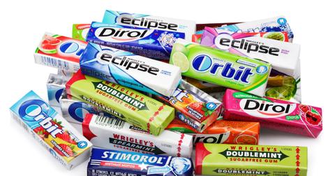 Is Gum Plastic? These Biodegradable Gums Are Much Better