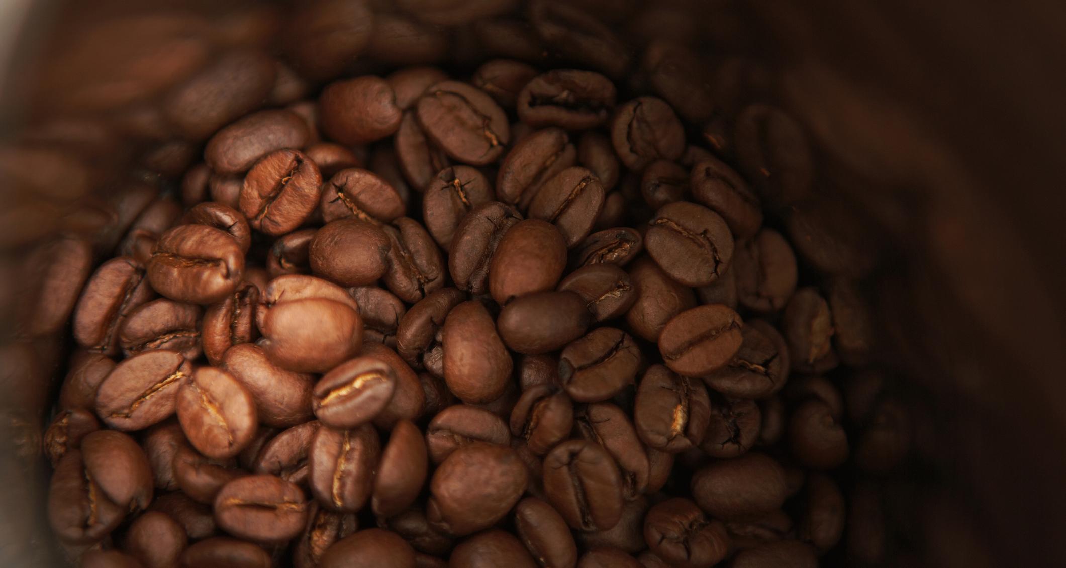 Craft Ideas for Plastic Coffee Containers, to Reuse and Upcycle Them