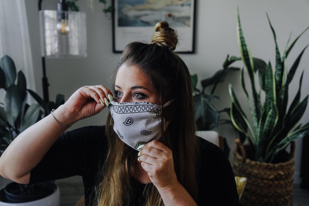 How to Make a No-Sew Face Mask Without a Sewing Machine