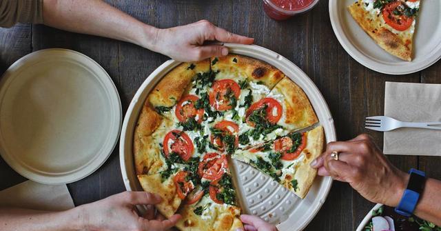 PizzaRound Is a 100% Tree-Free And Fully Compostable Pizza Box