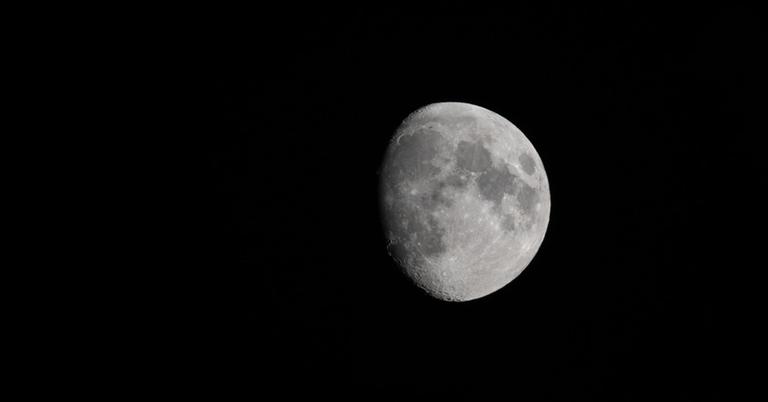 Tonight’s Moon’s Spiritual Meaning: Looking at the 8 Lunar Phases