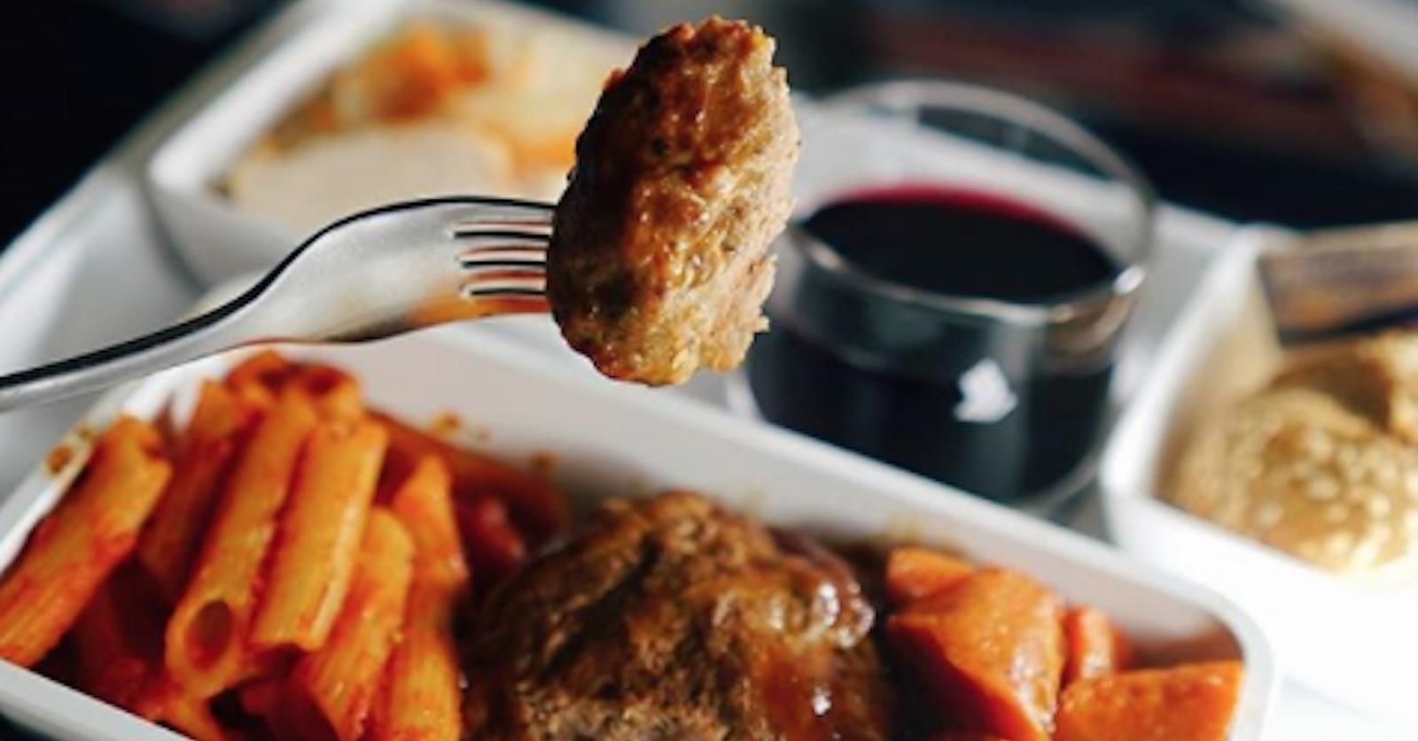 An Airline Is Starting To Serve Sustainably Sourced In-Flight Meals ...