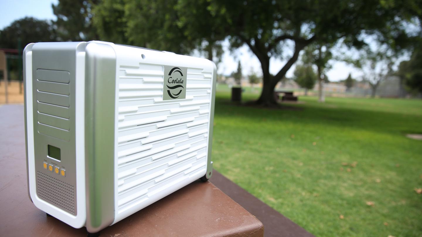Portable Air Conditioner Uses Solar Panels to Charge