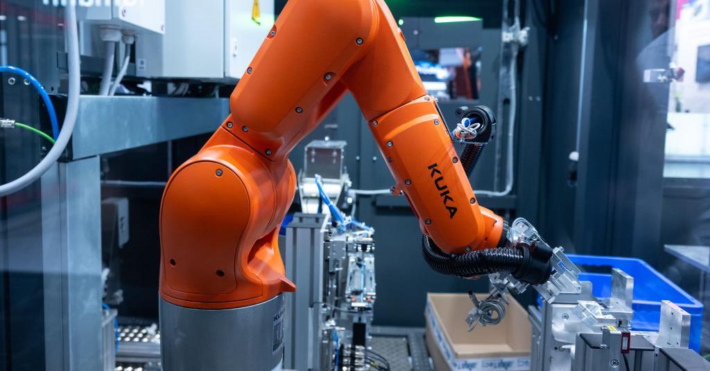 Elon Musk's Robot Injures Tesla Engineer in Scary Attack