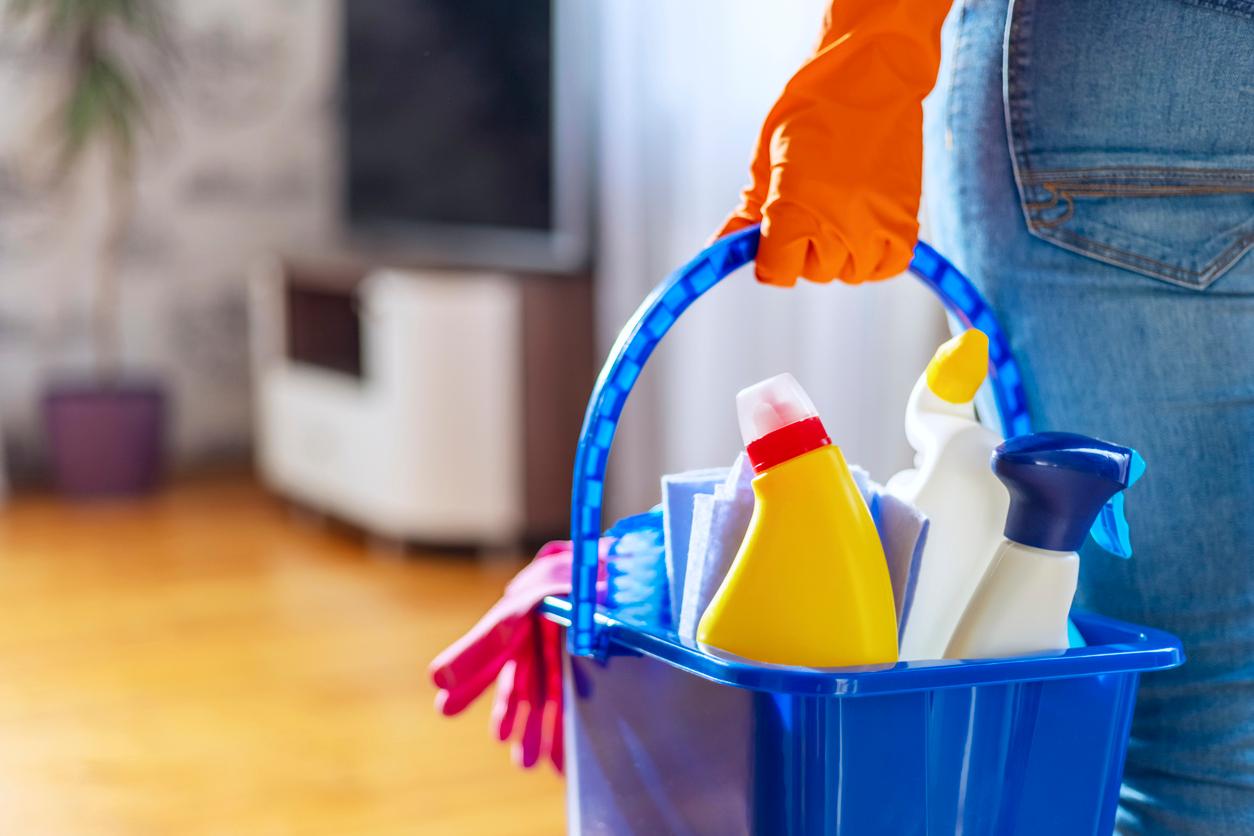 Don't Mix Bleach and Vinegar — Details of Dangerous Mixture Here