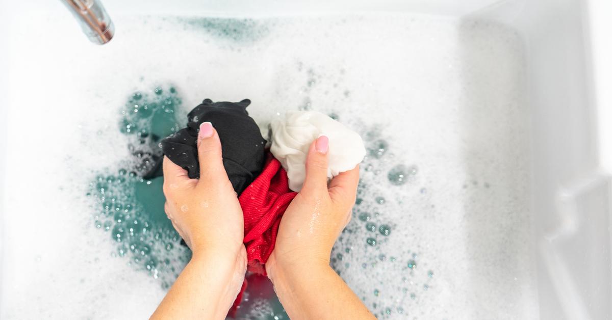 How to wash clothes in bathtub store