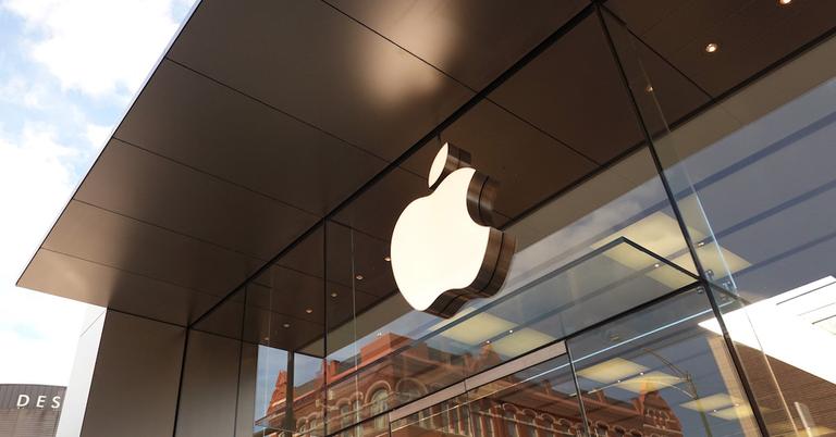 Dumpster Diving Outside the Apple Store May Score You Some Freebies