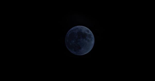 Tonight’s Moon’s Spiritual Meaning: Looking at the 8 Lunar Phases