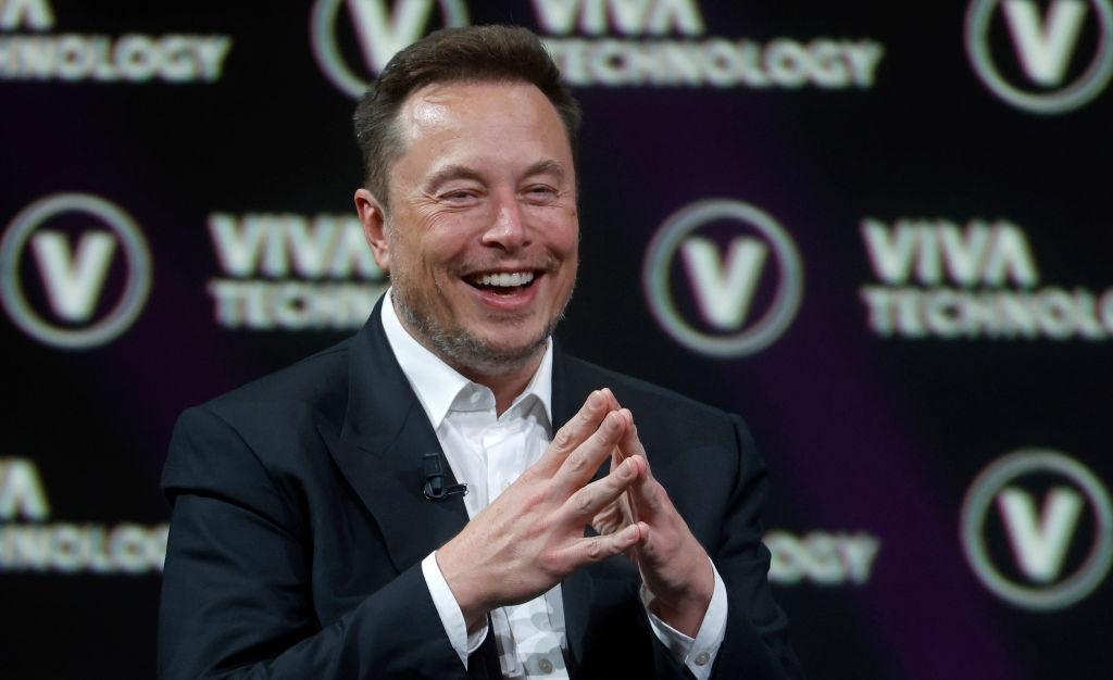 xAI Stocks: Elon Musk Is Seeking $1 Billion for His AI Startup