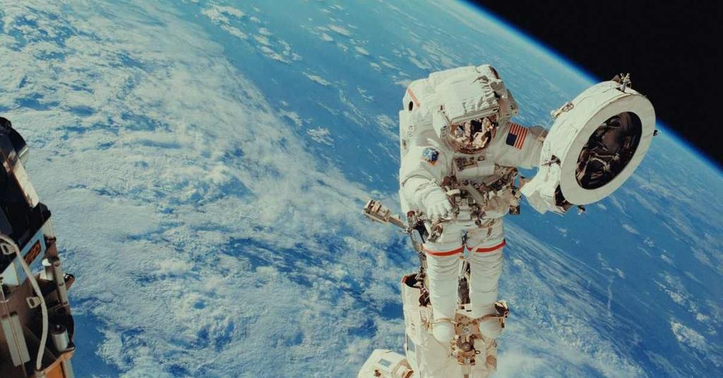 NASA Astronaut Who Spent 178 Days Watching Earth From Space Says ...