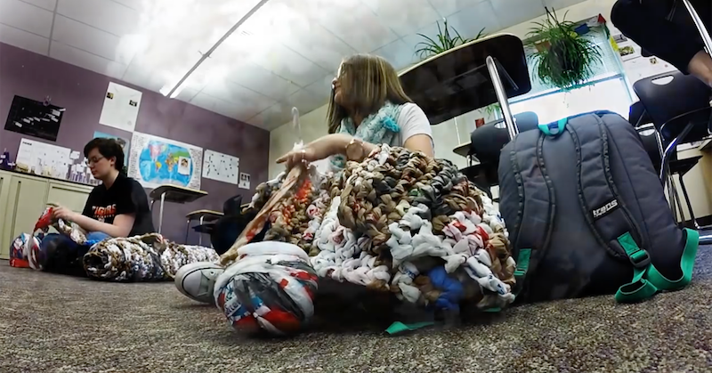 High School Students Upcycle Plastic Bags to Make Mats for the Homeless