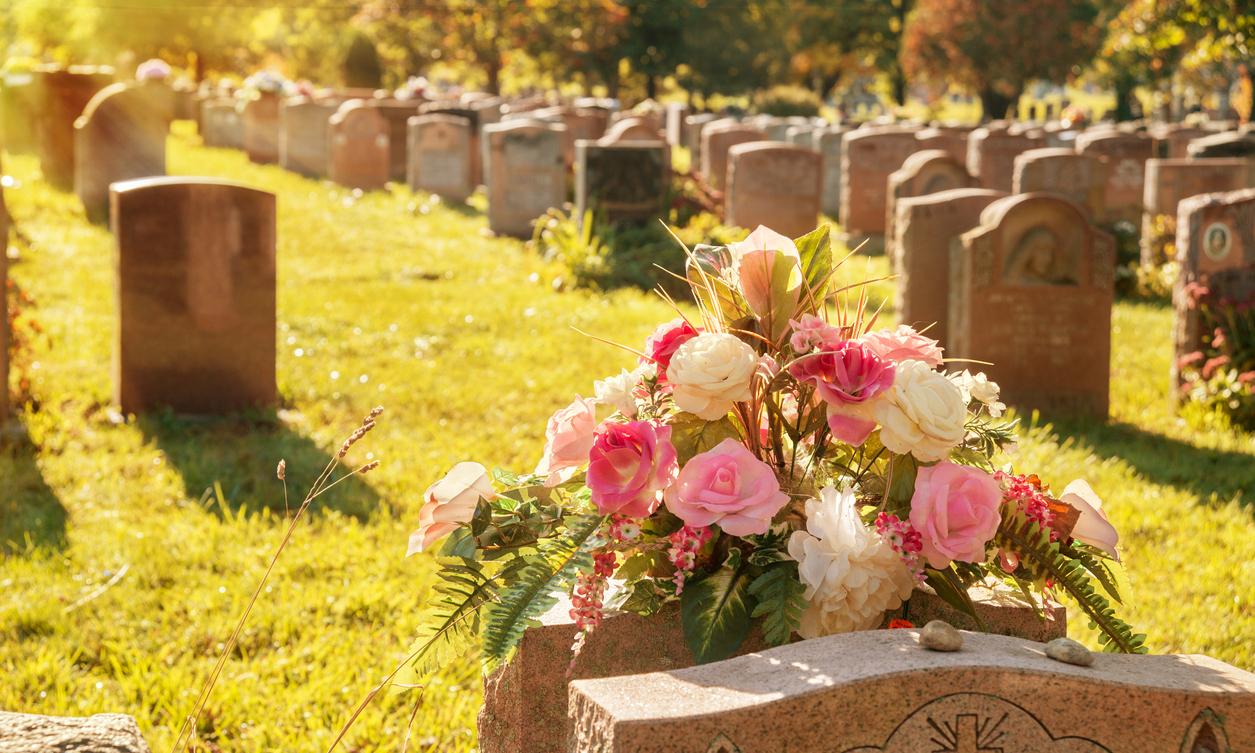 A Guide to Green Funerals, From Burial Methods to Celebrations